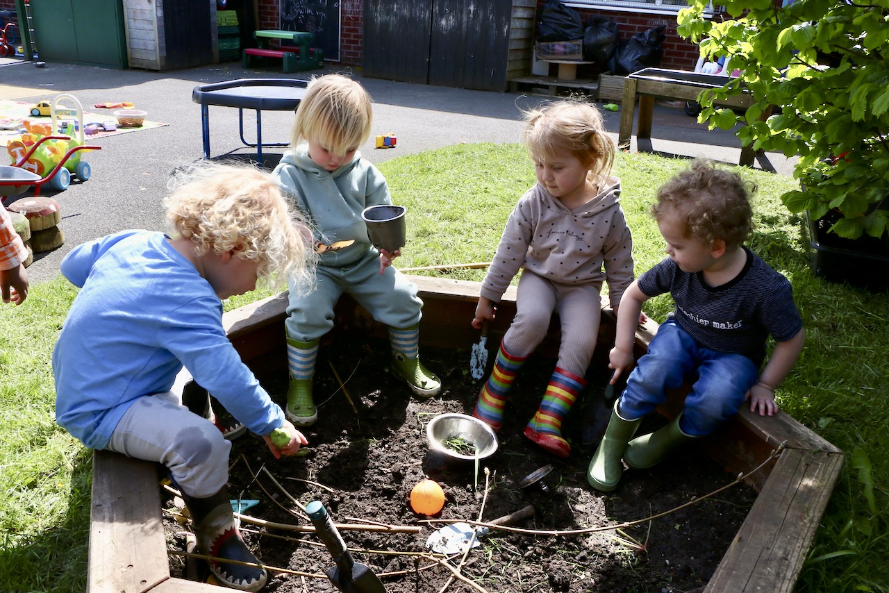 What's on at the Barlow Hall Sure Start Centre - Barlow Hall Primary School